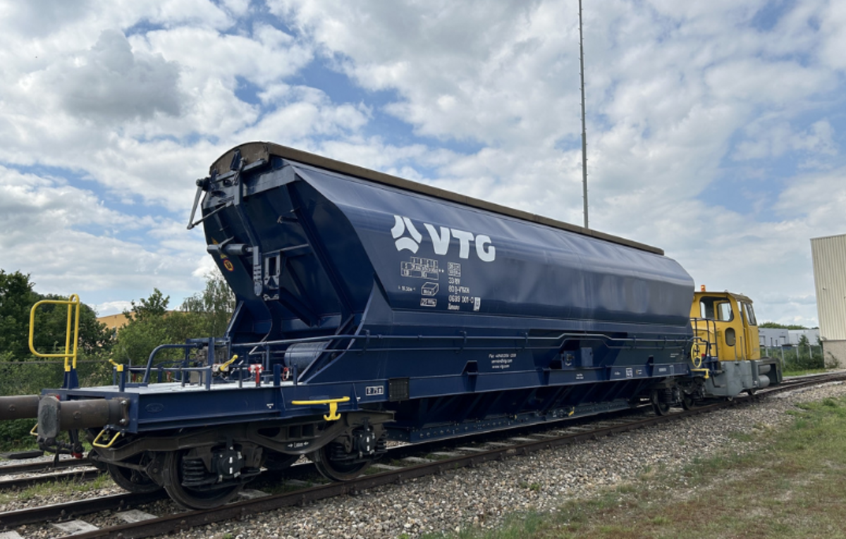 VTG: Efficient transport of dolomite lime: VTG optimises hopper wagons ...